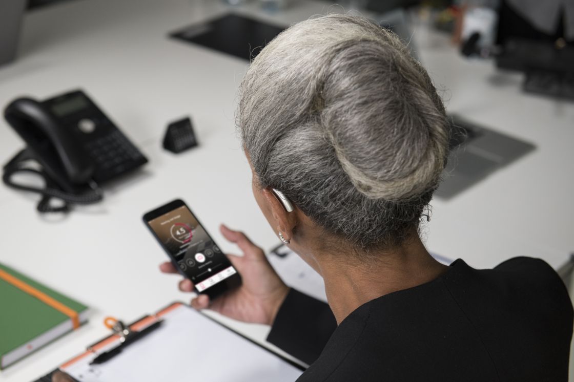 How to connect hearing aids to computer & smartwatch | Amplifon