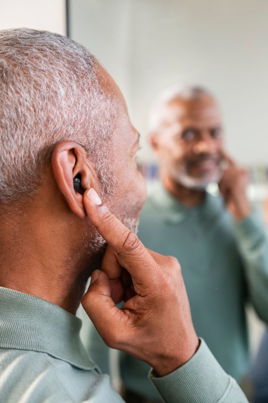 Hearing aid wipes: how to clean your hearing aids safely | Amplifon UK