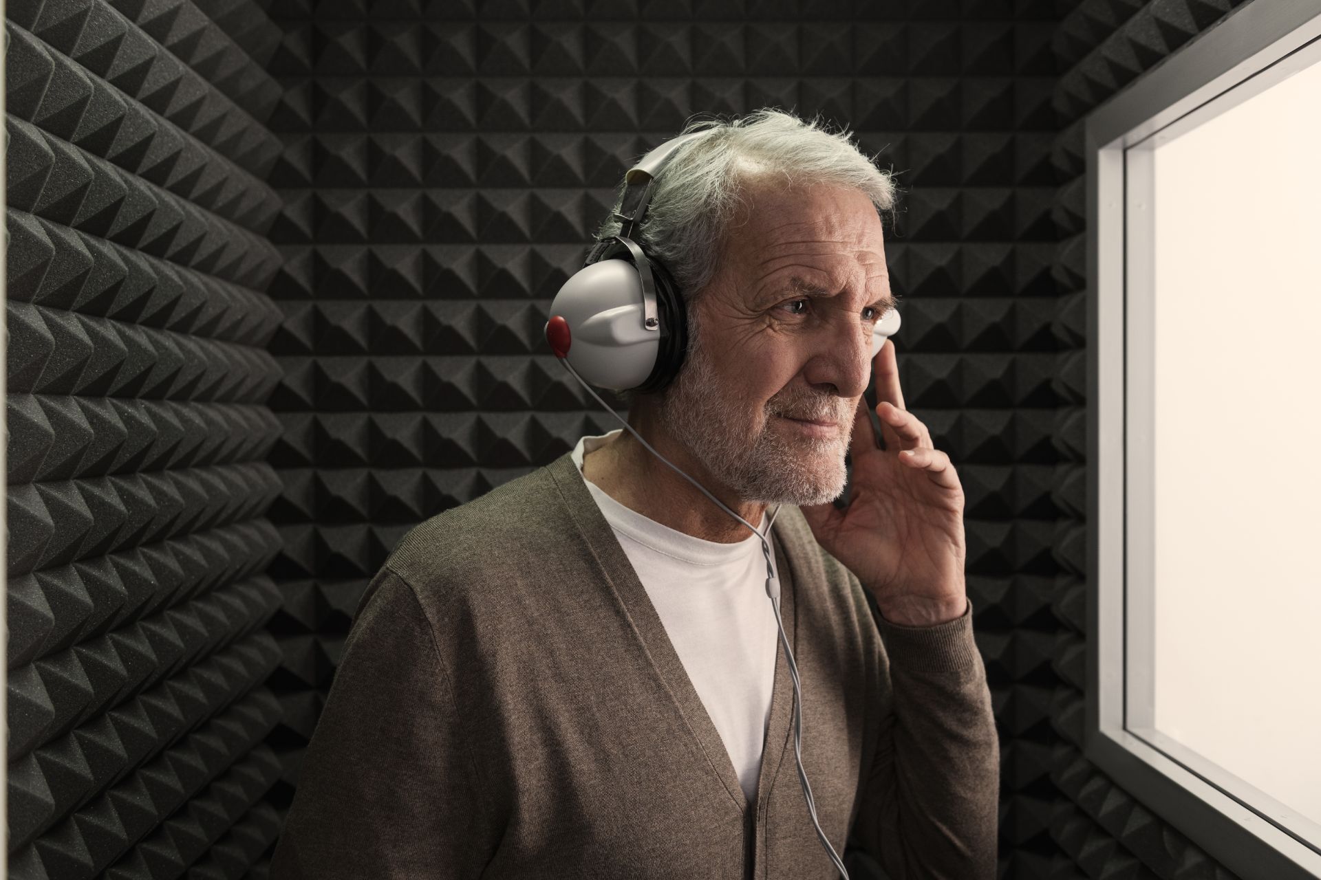 Oreilles rouges et chaudes : causes, symptômes et traitements