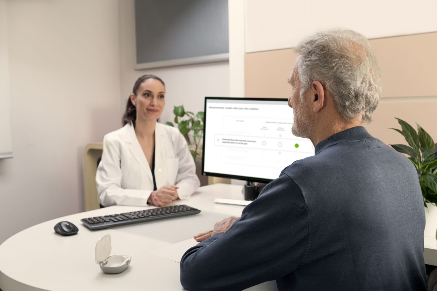 Hearing aid programs: channels, setting & adjusting | Amplifon UK