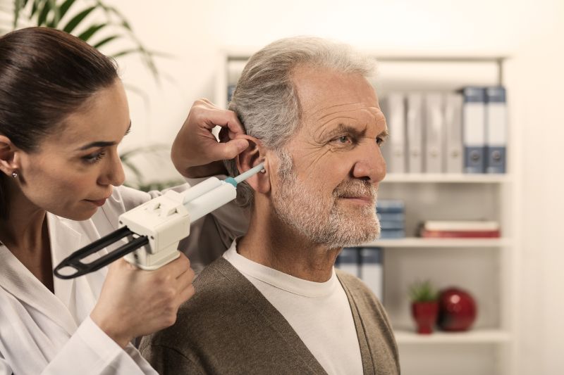 Rinne and Weber tests: what are they for? | Amplifon