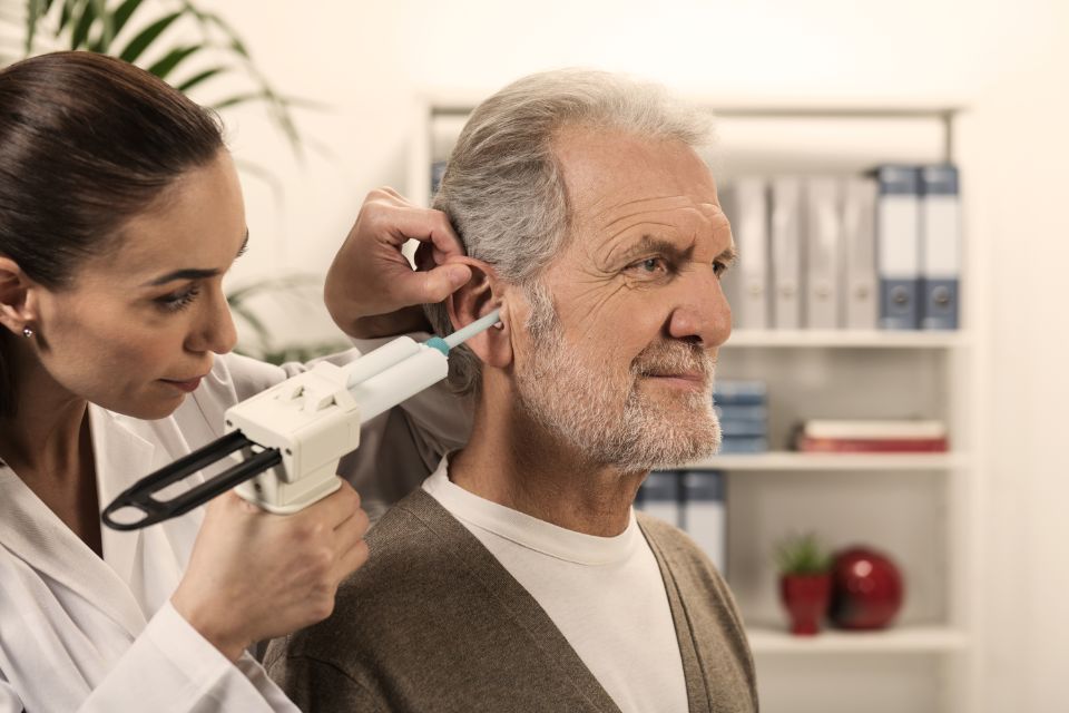 Rinne and Weber tests: what are they for? | Amplifon