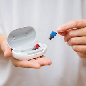 Autophonie : symptômes et causes | Amplifon