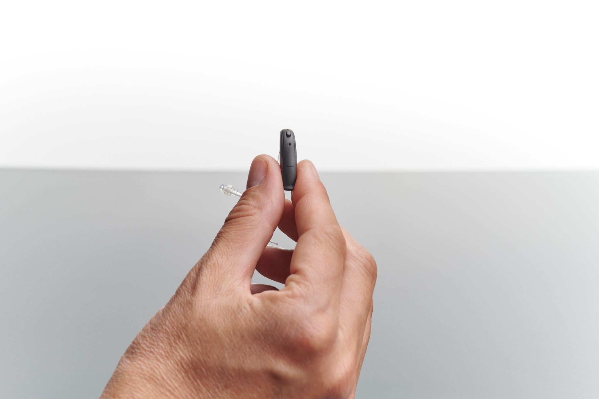 Hearing aid maintenance - Cleaning kit and batteries | Amplifon