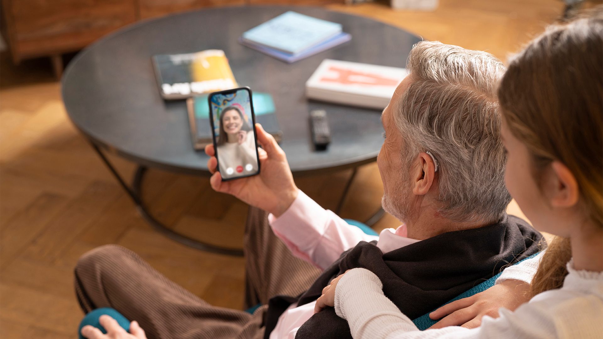 Hearing aids & videocall: how to do it? | Amplifon